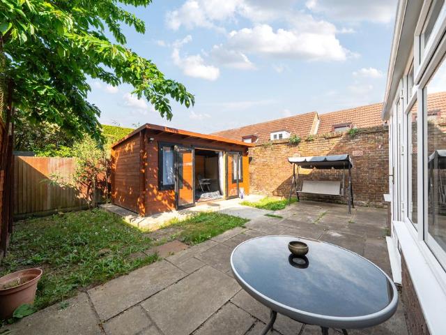 1 bedroom maisonette for sale