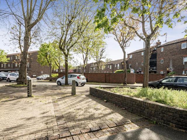 1 bedroom maisonette for sale