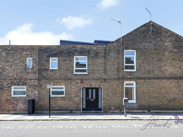 1 bedroom maisonette for sale