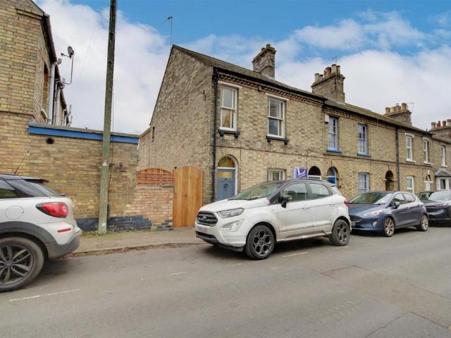 1 bedroom maisonette for sale