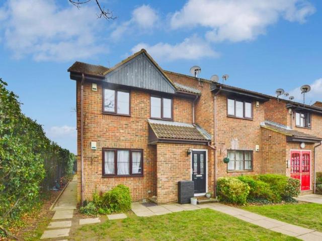 2 bedroom maisonette for sale