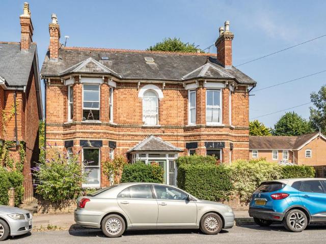 1 bedroom maisonette for sale