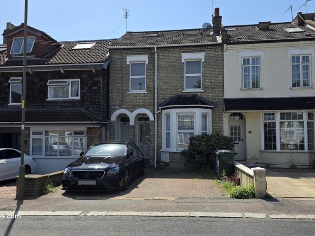 1 bedroom maisonette for sale