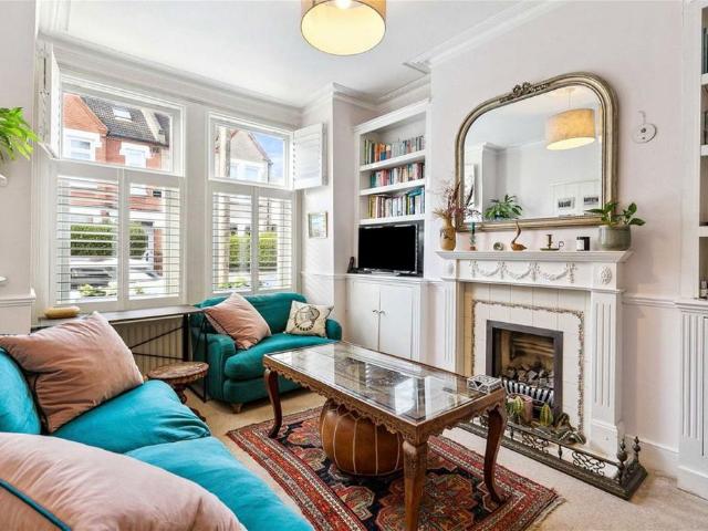 1 bedroom maisonette for sale