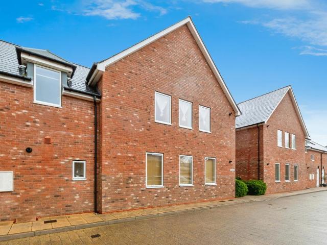 1 bedroom maisonette for sale