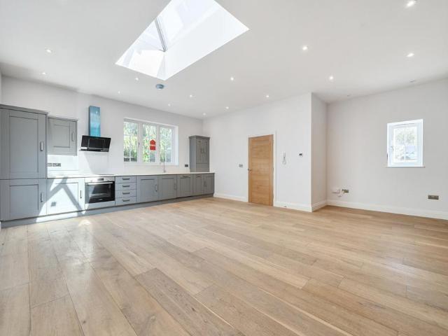 1 bedroom maisonette for sale
