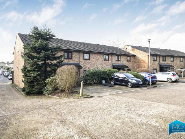 1 bedroom maisonette for sale