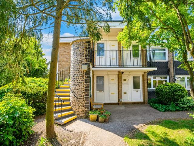 1 bedroom maisonette for sale