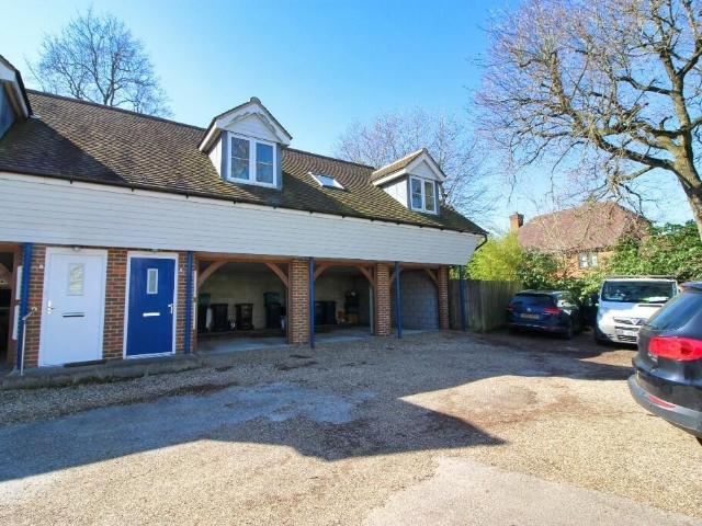 1 bedroom maisonette for sale
