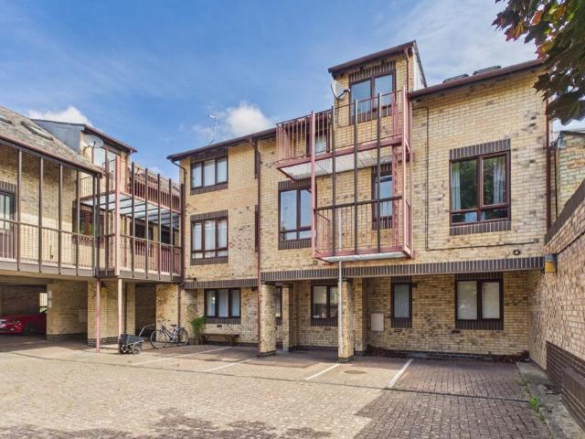 1 bedroom maisonette for sale
