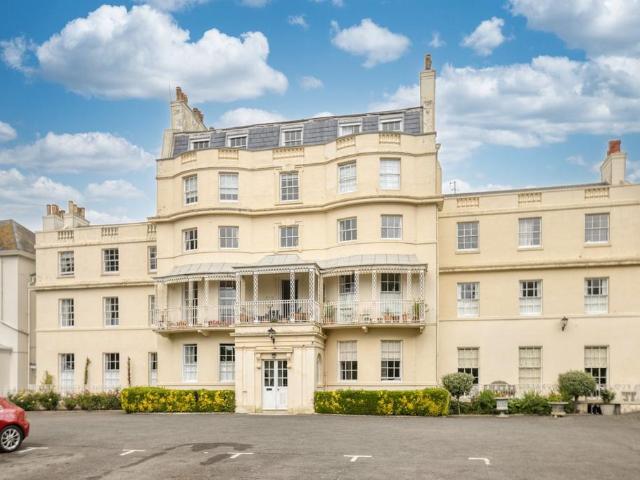 1 bedroom maisonette for sale
