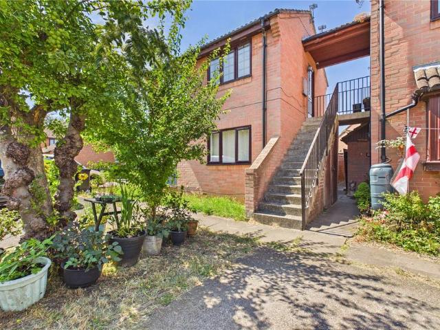 1 bedroom maisonette for sale