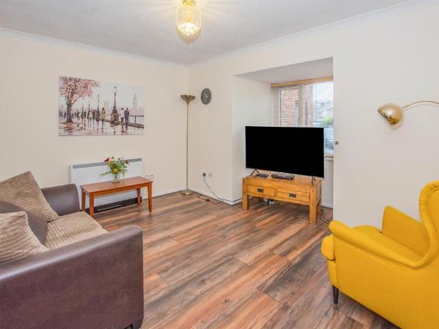 1 bedroom maisonette for sale