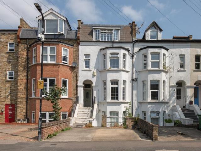 1 bedroom maisonette for sale