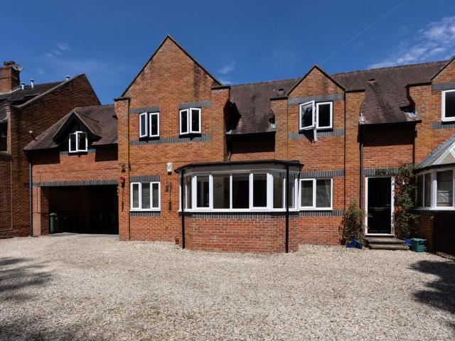1 bedroom maisonette for sale