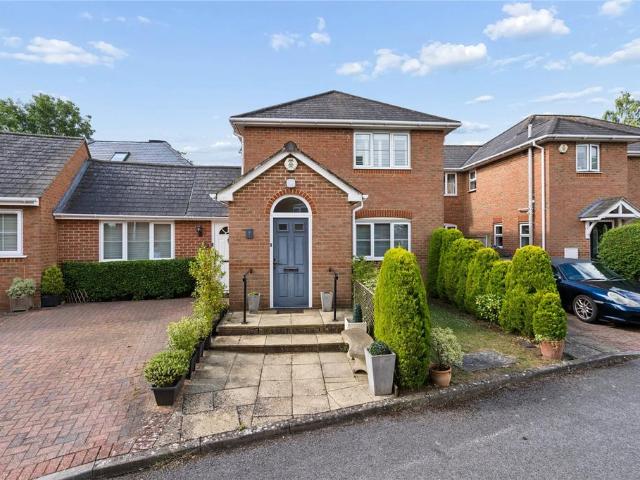 1 bedroom maisonette for sale