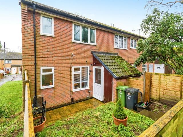 1 bedroom maisonette for sale