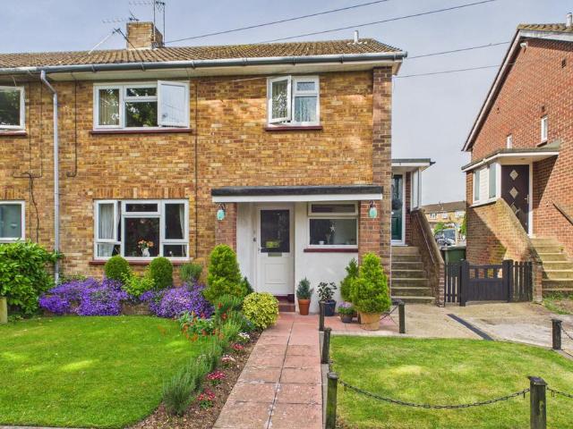 1 bedroom maisonette for sale