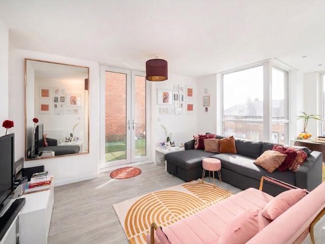 1 bedroom maisonette for sale