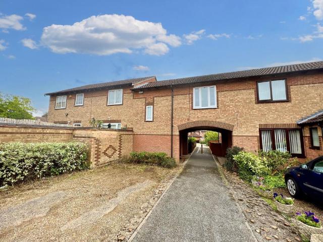 1 bedroom maisonette for sale