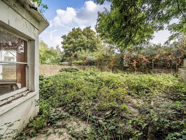 1 bedroom maisonette for sale