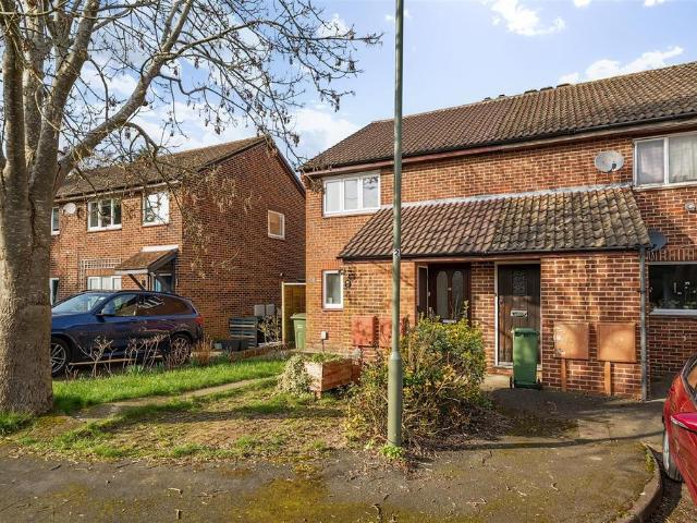 1 bedroom maisonette for sale