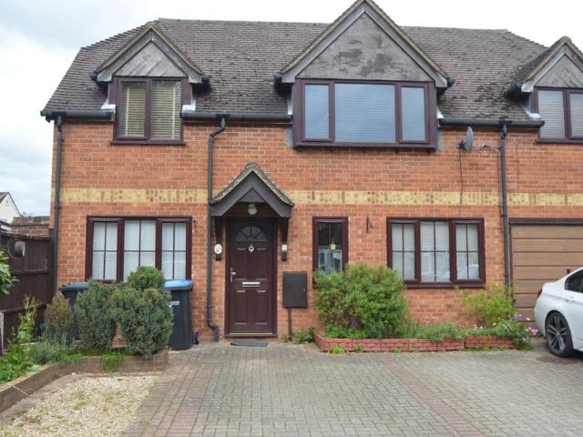 1 bedroom maisonette for sale