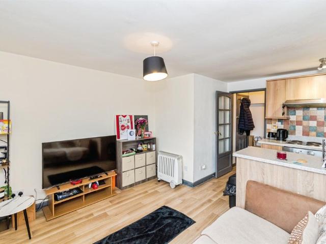 1 bedroom maisonette for sale