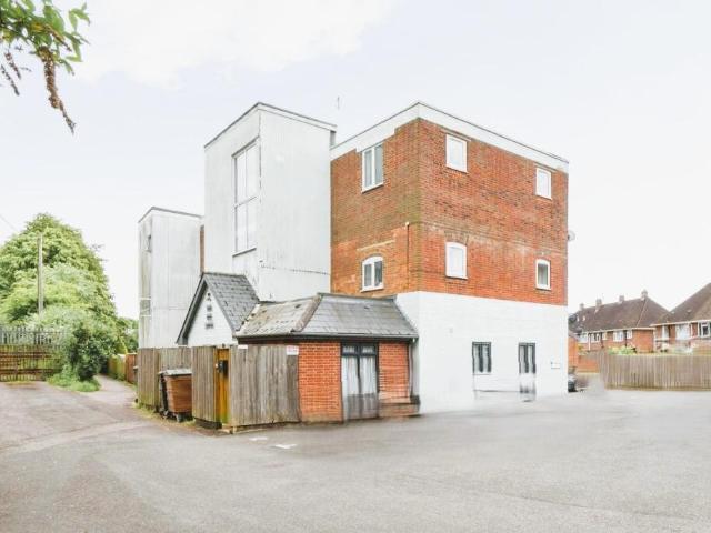 1 bedroom maisonette for sale