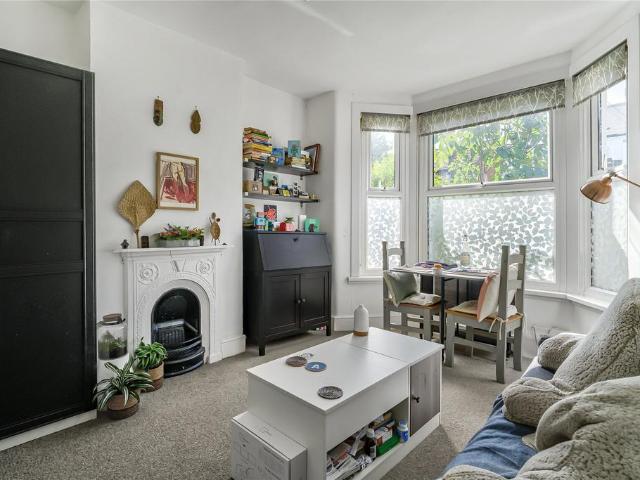 1 bedroom maisonette for sale