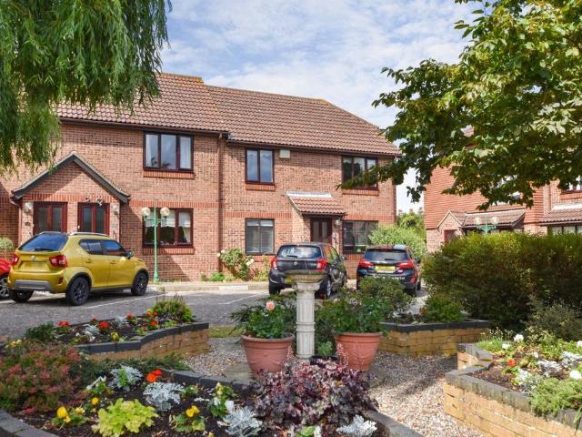 1 bedroom maisonette for sale