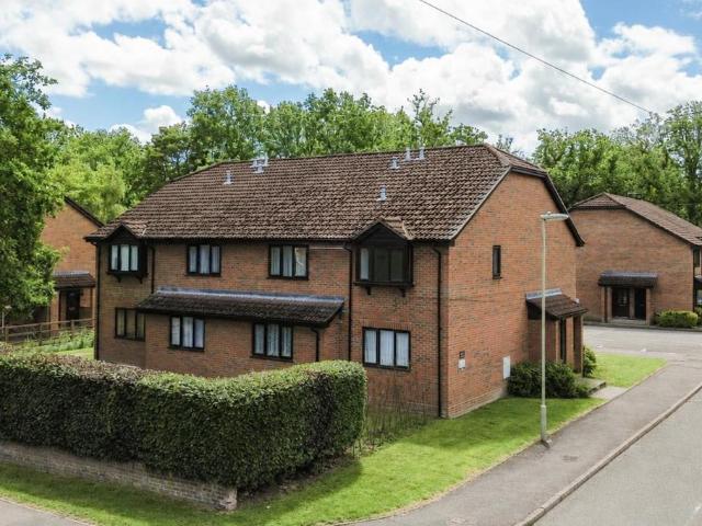 1 bedroom maisonette for sale
