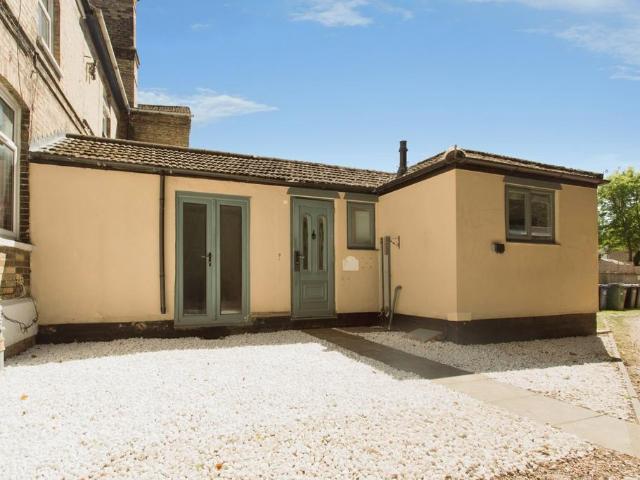 1 bedroom maisonette for sale