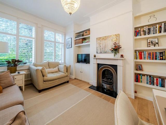 1 bedroom maisonette for sale
