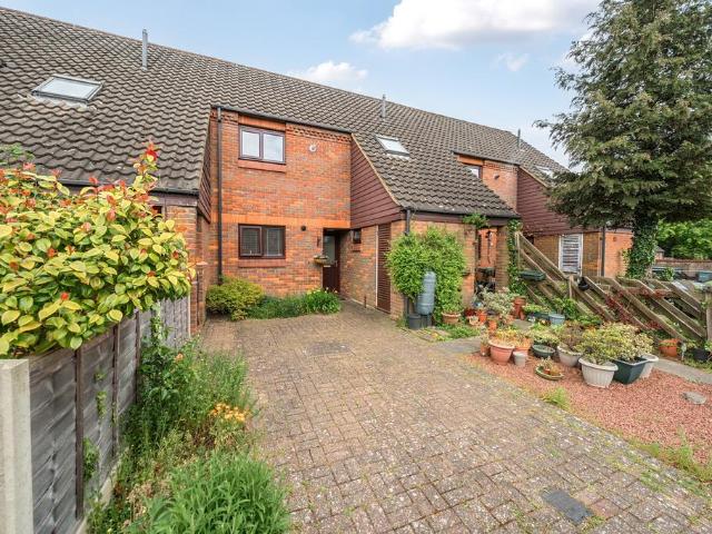 1 bedroom maisonette for sale