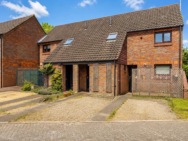 1 bedroom maisonette for sale