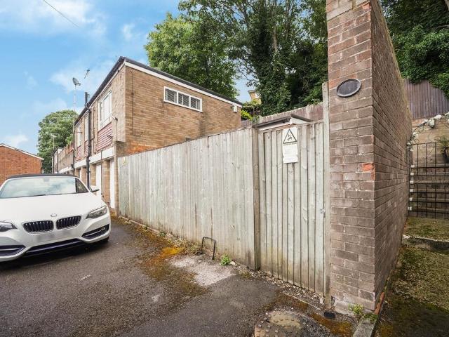 1 bedroom maisonette for sale
