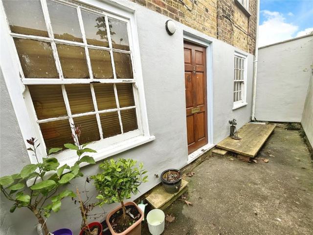 1 bedroom maisonette for sale