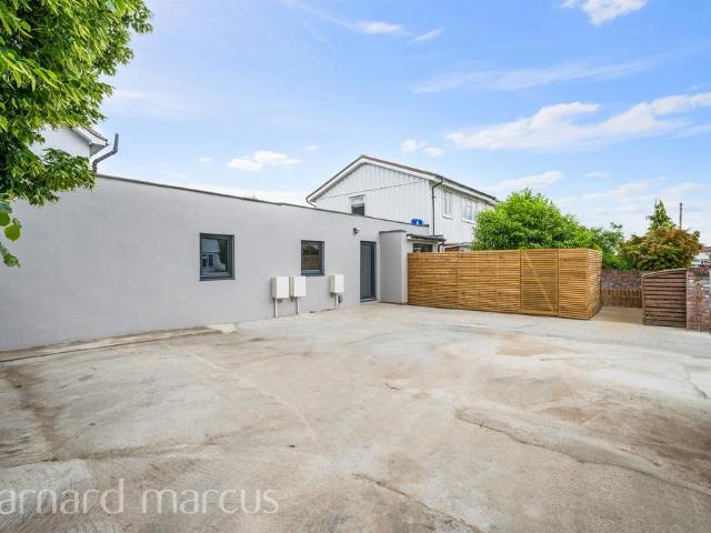 1 bedroom maisonette for sale