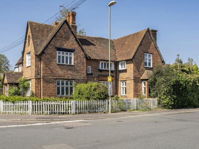1 bedroom maisonette for sale