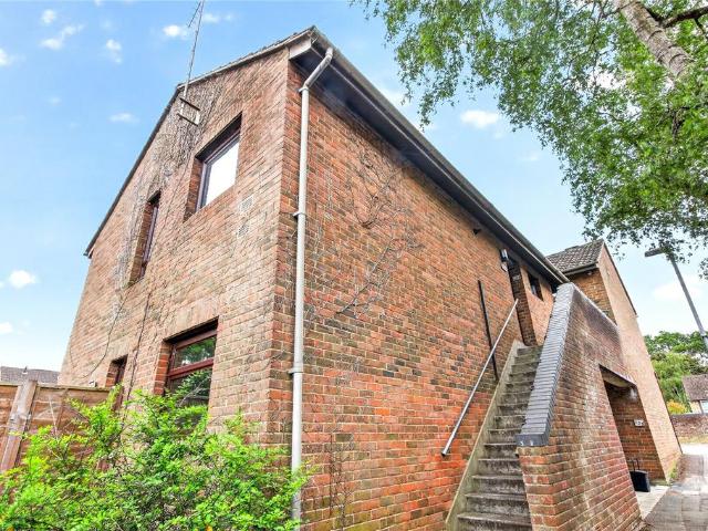 1 bedroom maisonette for sale