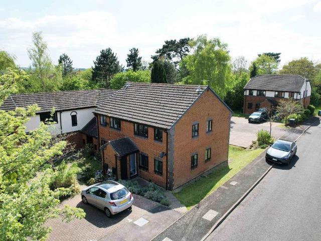 1 bedroom maisonette for sale