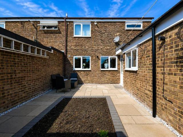 1 bedroom maisonette for sale