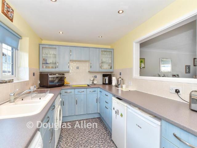 1 bedroom maisonette for sale