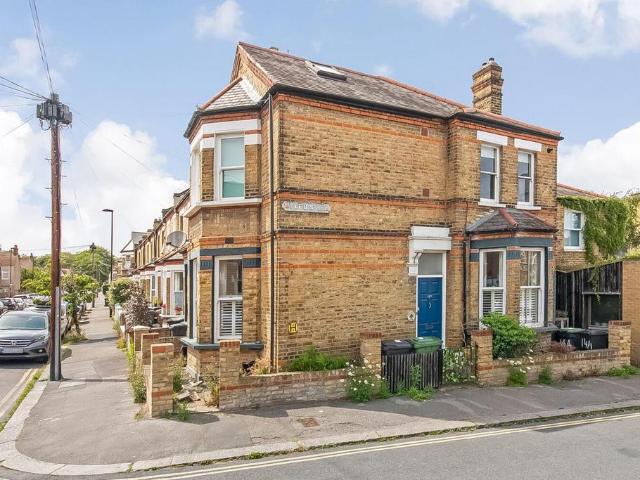 1 bedroom maisonette for sale
