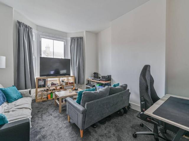 1 bedroom maisonette for sale