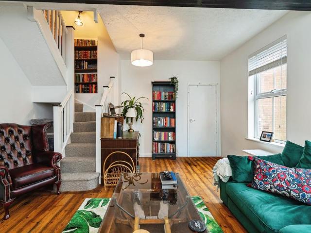 1 bedroom maisonette for sale