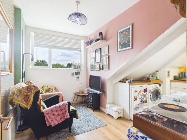 1 bedroom maisonette for sale