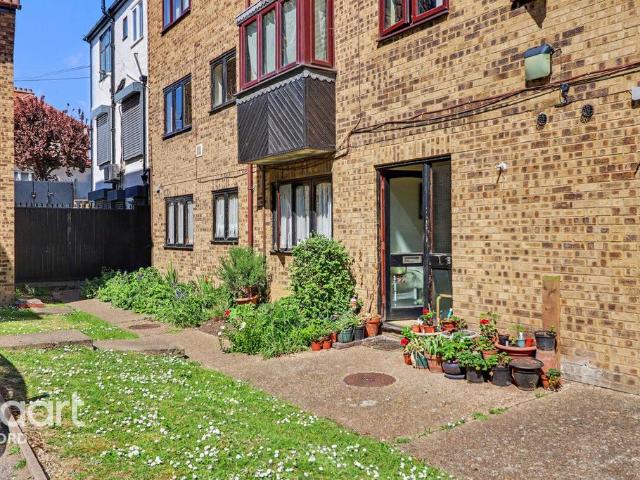 1 bedroom maisonette for sale