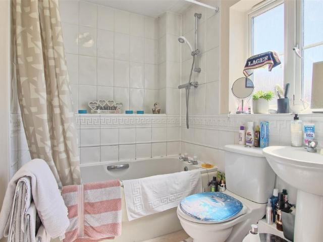 1 bedroom maisonette for sale